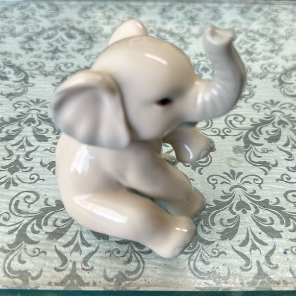 SPG | Accents | Vintage Adorable Small Elephant Figurine | Poshmark